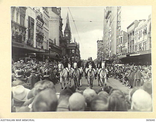 MELBOURNE, VIC. 1944-04-19. MEMBERS OF THE VICTORIAN MOUNTED POLICE ...