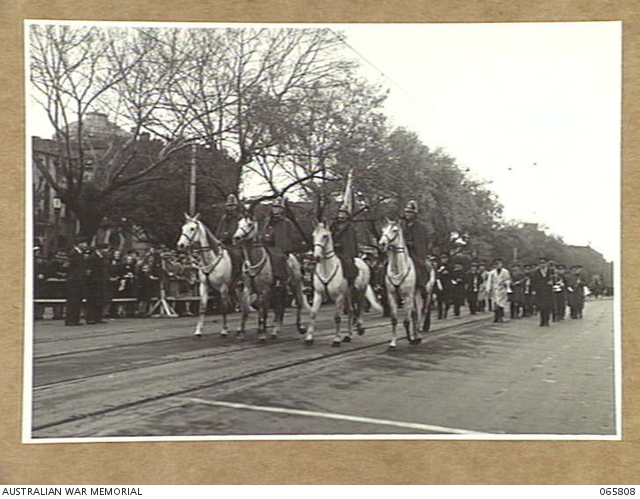 MELBOURNE, VIC. 1944-04-25. MEMBERS OF THE VICTORIAN MOUNTED POLICE ...