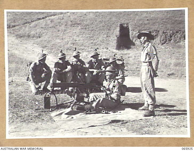 BATHURST, NSW. 1944-04-18. TRAINEES OF THE 1ST MACHINE GUN TRAINING ...