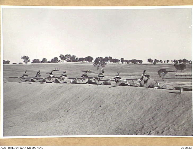 BATHURST, NSW. 1944-04-18. TRAINEES OF THE 16TH INFANTRY TRAINING ...
