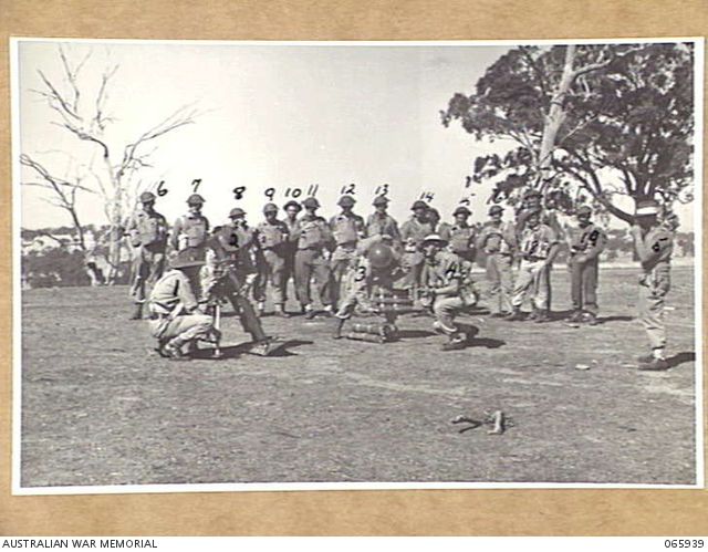 BATHURST, NSW. 1944-04-19. TRAINEES OF THE 2ND INFANTRY SPECIALIST ...