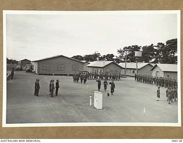 BROADMEADOWS, VIC. 1944-05-13. GRADUATES OF COURSE NO. 32 LAND ...