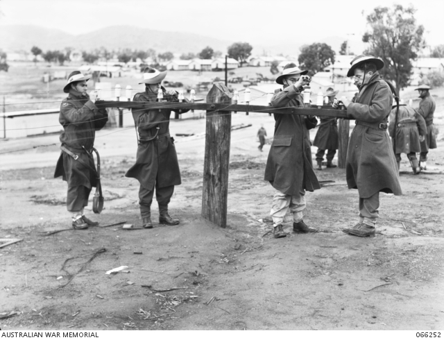 BONEGILLA, VIC. 1944-05-03. TRAINEES OF THE 1ST SIGNALS TRAINING ...