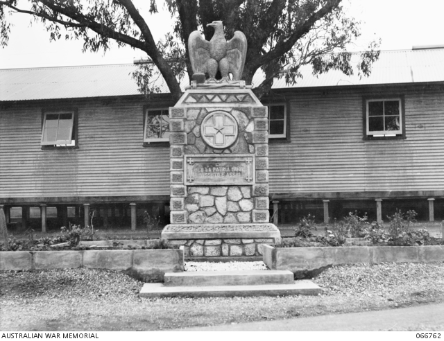 MURCHISON, VICTORIA, AUSTRALIA. 1944-05-22. MONUMENT BUILT BY ITALIAN ...