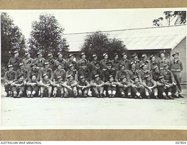 BALCOMBE, VICTORIA, AUSTRALIA. 1944-08-03. STUDENTS AND INSTRUCTORS OF ...