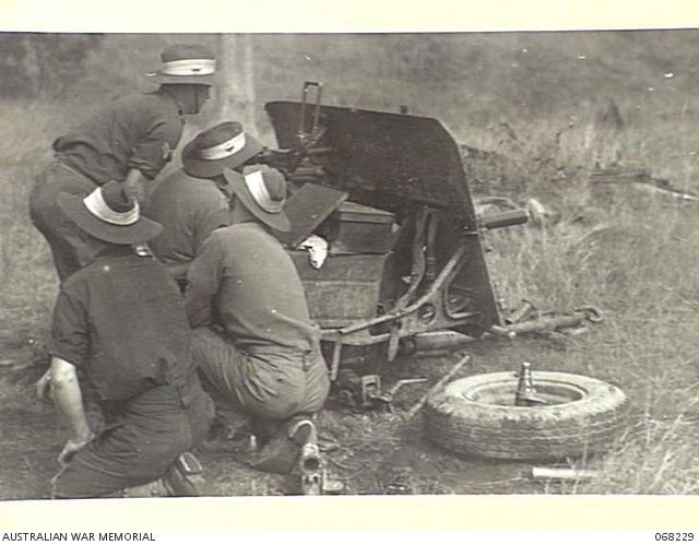 STRATHPINE, QLD. 1944-07-27. TROOPS OF NO. 4 PLATOON, HEADQUARTERS ...