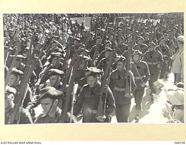 BRISBANE, QUEENSLAND, AUSTRALIA. 1944-08-08. MEMBERS OF THE 2/14TH ...
