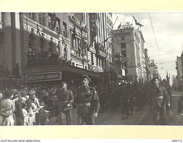 BRISBANE, QUEENSLAND, AUSTRALIA. 1944-08-08. MEMBERS OF THE 2/33RD ...