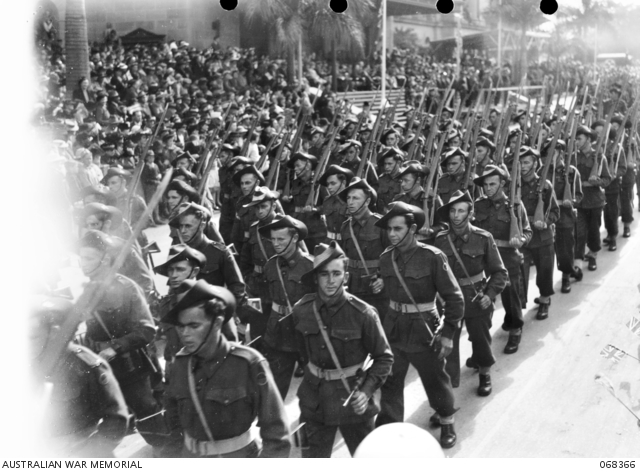 BRISBANE, QLD. 1944-08-08. TROOPS OF THE 2/33RD INFANTRY BATTALION ...