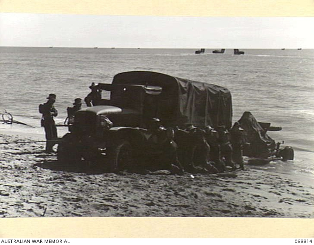 SAN REMO BEACH (HOLLOWAYS BEACH), QLD. MEMBERS OF THE 24TH INFANTRY ...