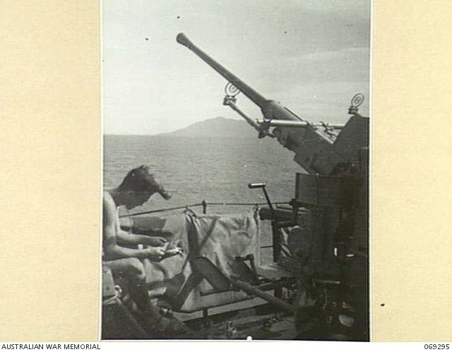 EN ROUTE TO MOROTAI. 1945-07-03. A 40MM BOFORS ANTI AIRCRAFT GUN AND ...