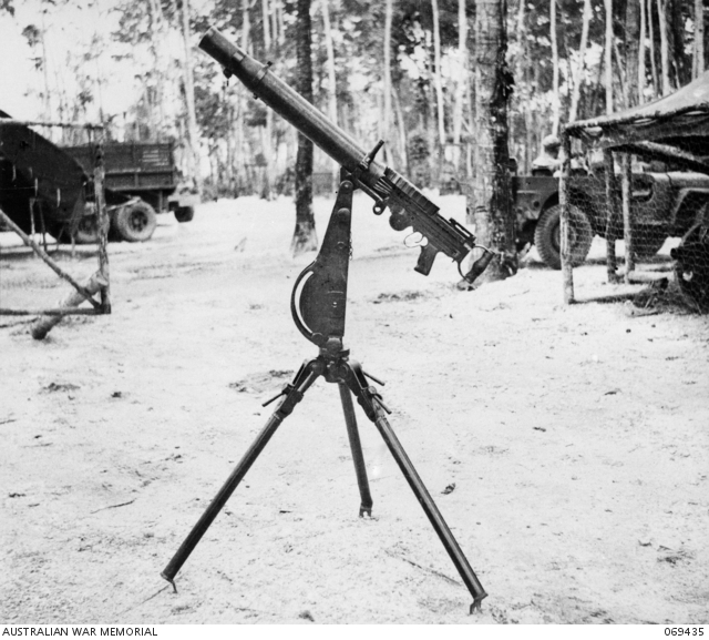 ST. LUCIA, QLD. 1942-10. A CAPTURED JAPANESE 7.7MM TYPE 92 LIGHT ...