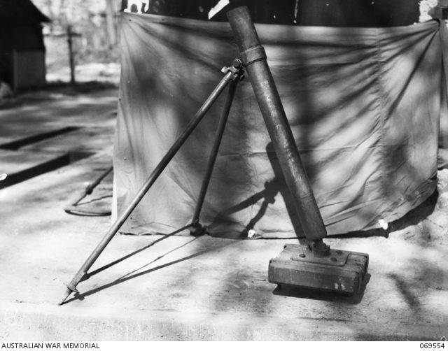 BALIKPAPAN, BORNEO. 1946. A JAPANESE IMPROVISED 85MM MORTAR ...