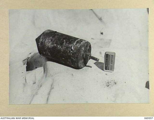 BALIKPAPAN, BORNEO. 1946. A JAPANESE IMPROVISED 112MM MORTAR BOMB FOR ...