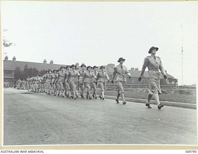 SYDNEY, NEW SOUTH WALES, AUSTRALIA. 1942-12-24. MEMBERS OF THE ...