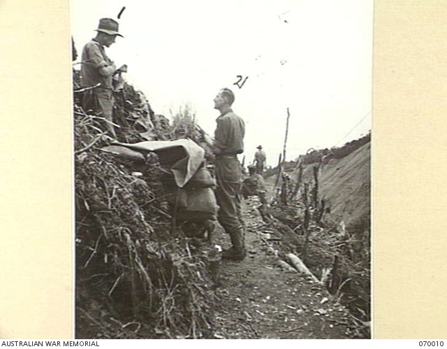 Personnel of the 2/9th Infantry Battalion at Shaggy Ridge, New Guinea ...
