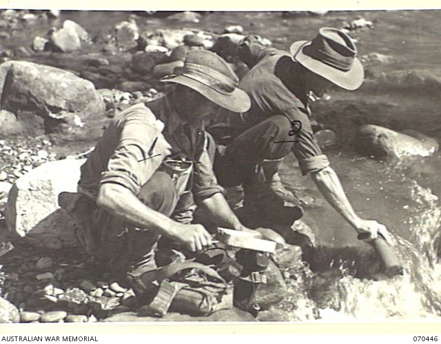 VX122642 Private (Pte) Stanley Irwin Rawlings with VX147260 Pte Edwin ...