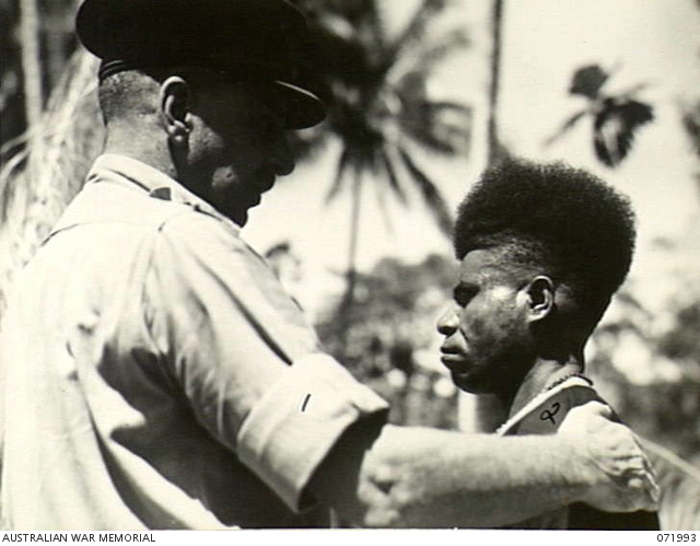 LAE, NEW GUINEA. 1944-04-01. MAJOR GENERAL B.M. MORRIS, DSO, (1 ...