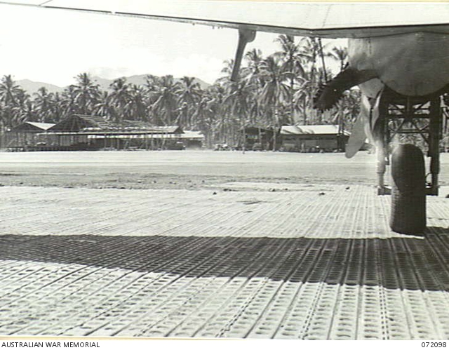 MILNE BAY, NEW GUINEA. 1944-04-06. THE AIR TRANSPORT OFFICES AT GURNEY'S AIR STRIP. | Australian ...