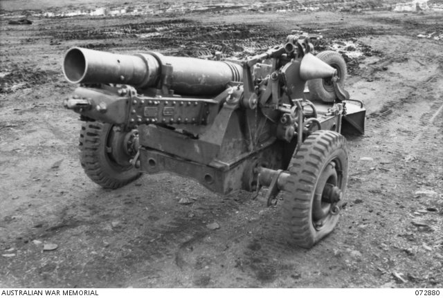 LAE, NEW GUINEA. 1944-05-03. A 25 POUNDER "SHORT" (AUSTRALIAN) MARK I ...