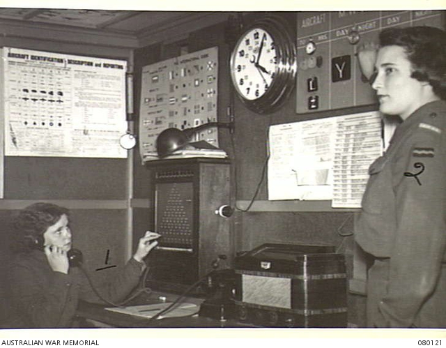 FORT LARGS, ADELAIDE, SA. 1944-09-12. SF113364 GUNNER F.L. MURDOCH (1 ...