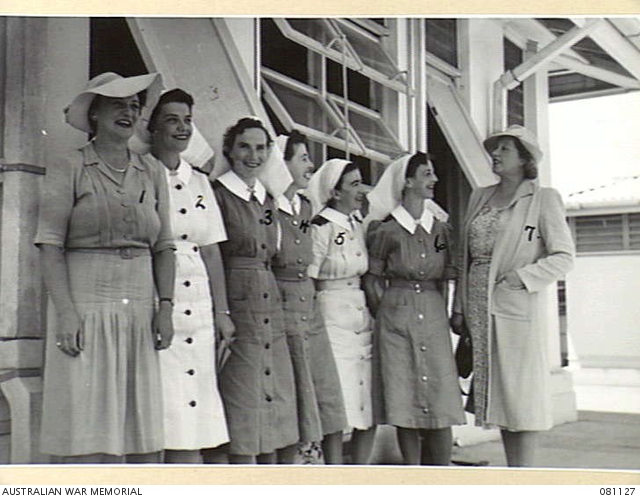 DARWIN, NT. 1944-10-02. THE SINGER AND ENTERTAINER STRELLA WILSON (7 ...