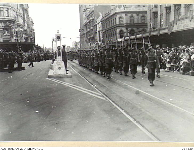 MELBOURNE, VICTORIA, AUSTRALIA. 1944-10-13. TROOPS OF THE 15TH INFANTRY ...