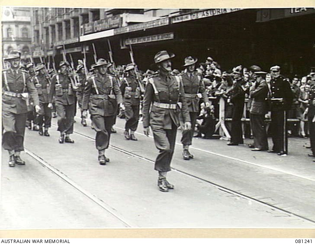MELBOURNE, VICTORIA, AUSTRALIA. 1944-10-13. TROOPS OF THE 24TH INFANTRY ...