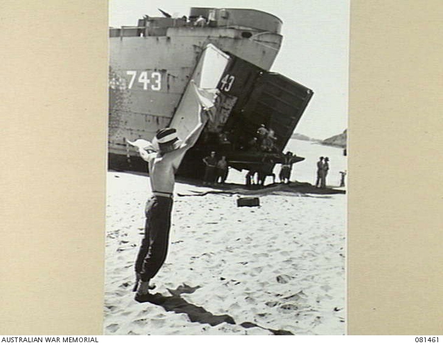 TRINITY BEACH, QLD. 1944-10-12. A NAVAL SIGNALMAN ATTACHED TO THE ARMY ...