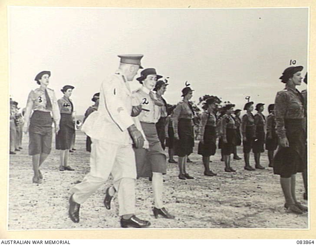 DARLEY, VIC. 1944-12-08. BRIGADIER RAYMOND W. TOVELL (1), ACCOMPANIED BY MAJOR E. MANNING AWAS ...