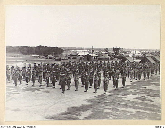 TOORBUL POINT, QUEENSLAND. 1944-12-19. 34 WORKS COY TROOPS GIVE A ...