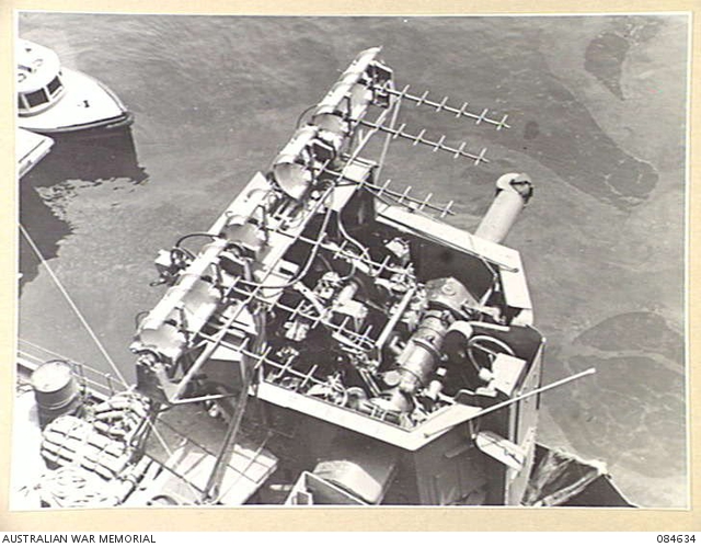 SYDNEY HARBOUR, NSW. 1944-12-19. THE HIGH AND LOW ANGLE DIRECTOR ABOARD ...