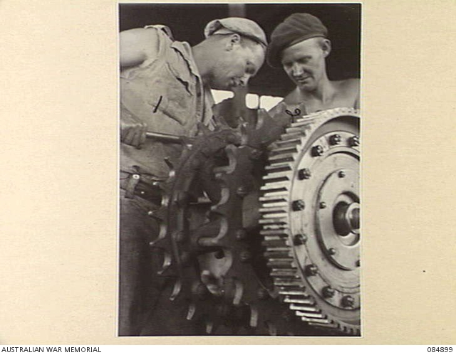 WONDECLA, QLD. 1944-12-27. CRAFTSMAN P FORESTER, (1), WITH CFN K C ...