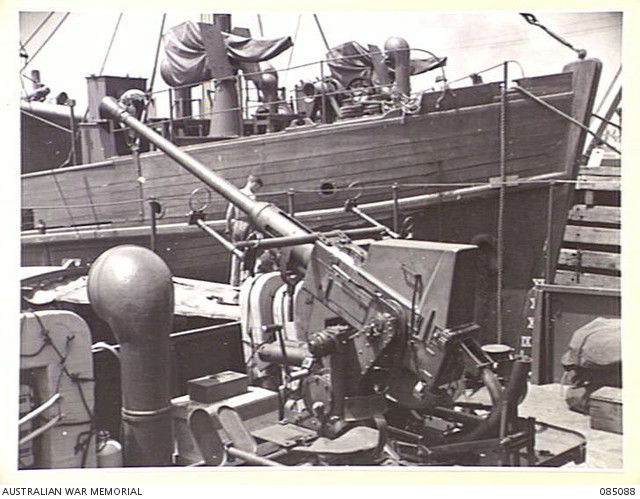 APPLETON DOCKS, MELBOURNE, VIC. 1945-01-09. A BOFORS 40MM ANTI AIRCRAFT ...