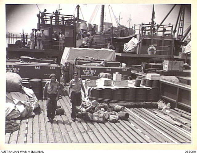 APPLETON DOCKS, MELBOURNE, VIC. 1945-01-09. DECK SPACE ABOARD AN ...