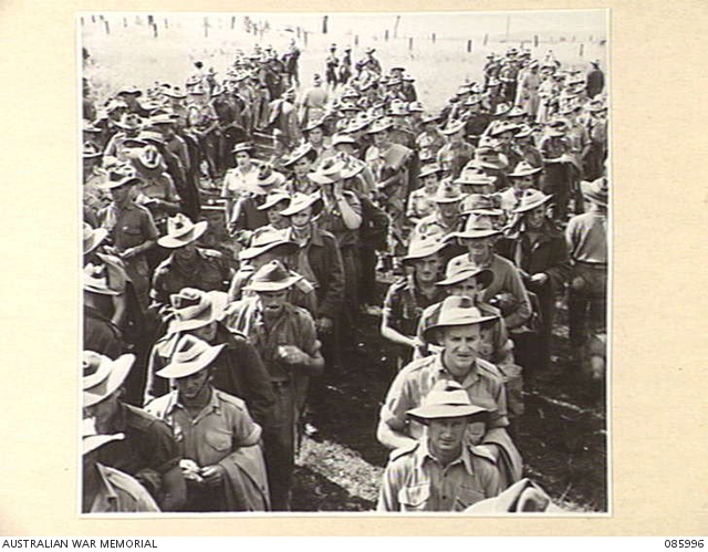 KULARA, QLD. 1945-01-27. QUEUES OUTSIDE THE PAYING OUT WINDOWS AT THE ...
