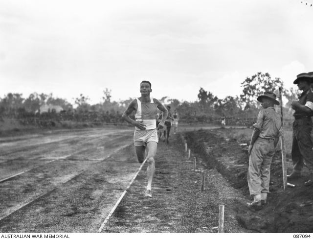 MAREEBA, QLD. 1945-02-28. THE FINISH OF THE 880 YARDS CHAMPIONSHIP ...