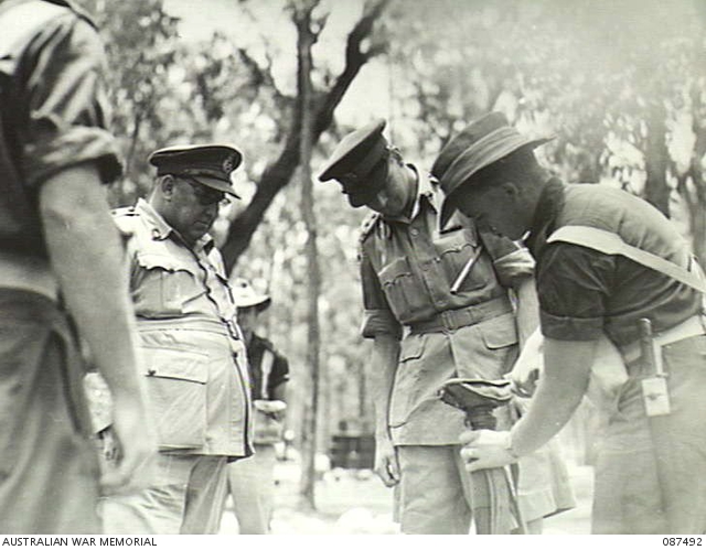 RAVENSHOE, QLD. 1945-02-14. BRIGADIER D.G. SCHREIBER, (2), WITH MAJOR ...