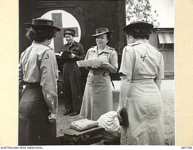 FRASER'S PADDOCK, BRISBANE, QUEENSLAND. 1945-03-23. LIEUTENANT M.R ...