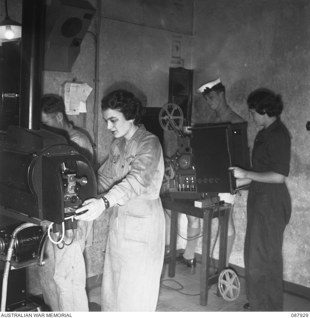WOOLLOOMOOLOO, NEW SOUTH WALES. 1945-04-03. THE MAIN PROJECTION ROOM AT ...