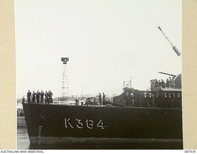 OFF GARDEN ISLAND, SYDNEY, NEW SOUTH WALES. 1945-03-24. HMAS LACHLAN ...