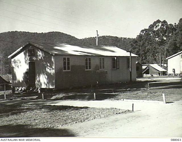 CANUNGRA, QUEENSLAND. 1945-04-05. THE EXTERIOR OF THE INFORMATION ROOM ...