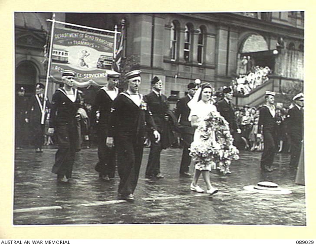 SYDNEY, NEW SOUTH WALES. 1945-04-25. THE 27TH ANZAC DAY MARCH IN ...