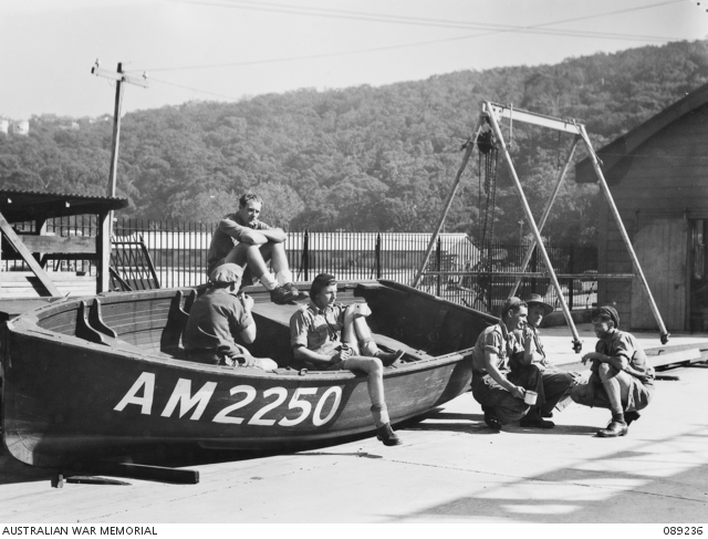 CHOWDER BAY, SYDNEY, NEW SOUTH WALES. 1945-04-30. 7 WATERCRAFT WORKSHOP ...