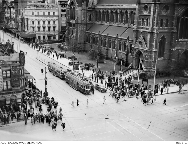 MELBOURNE, VIC. 1945-05-09. VE DAY (VICTORY EUROPE), ACTIVITIES VIEWED ...