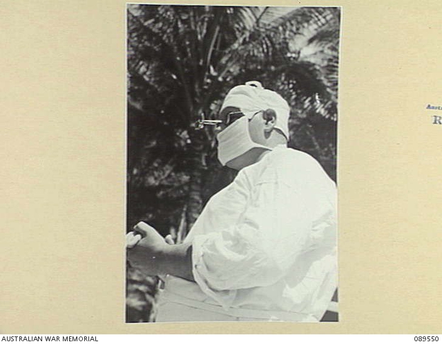 MAJOR J. KINGSLEY, 2/5 GENERAL HOSPITAL DRESSED IN COMPLETE OPERATING ...
