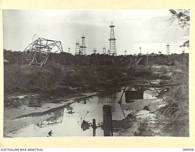 TARAKAN ISLAND, BORNEO. 1945-05-19. A VIEW OF THE WRECKED OILFIELD IN ...