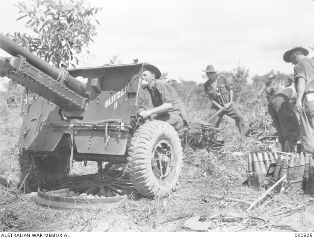 SADAU ISLAND, BORNEO. 1945-04-30. TROOPS OF 2/7 FIELD REGIMENT FIRING A ...
