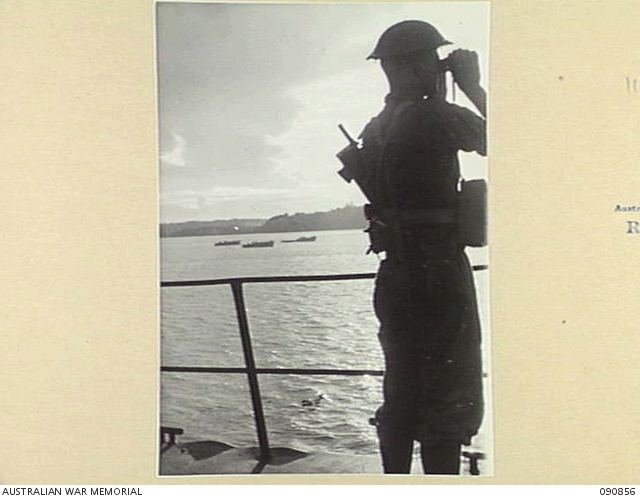 SADAU ISLAND, BORNEO. 1945-04-30. AN AUSTRALIAN OFFICER OF 2/4 COMMANDO ...