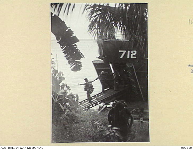 SADAU ISLAND, BORNEO. 1945-04-30. TROOPS OF 2/4 COMMANDO SQUADRON ...